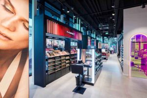 DOUGLAS STORE AM JOACHIM-ERWIN-PLATZ - Königsallee Düsseldorf